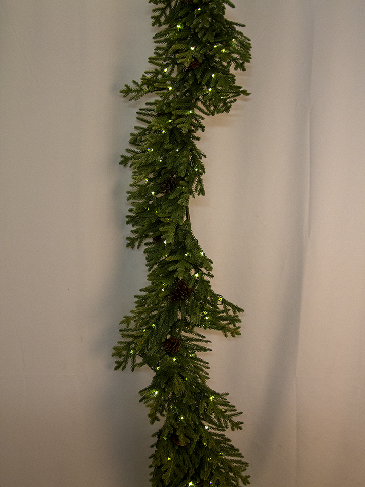 American Best. 6' LIGHTED SPRUCE GARLAND